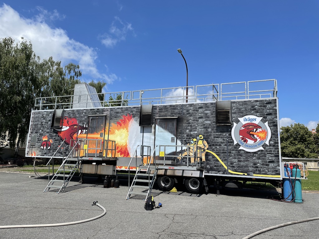 Výcvik v ohňovém trenažeru Fire Dragon 9000 – HASIČI VYSOKÉ MÝTO